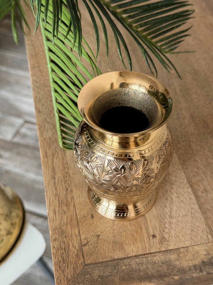 Ваза формы бочка латунь резная BIDRI белая эмаль 6' KSVA-BE-8935664