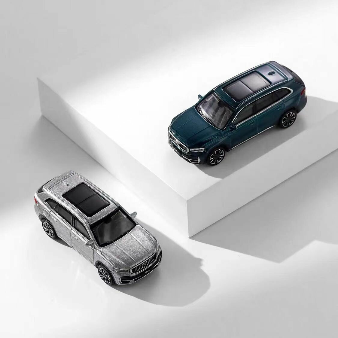 Модель автомобиля Geely Singyue 1:64 — фото 1