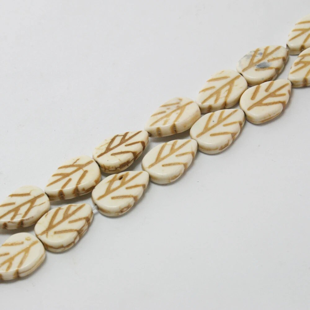 Бусины из говлита Beadia, листья, окрашенные, 9x13 мм, 15 дюймов