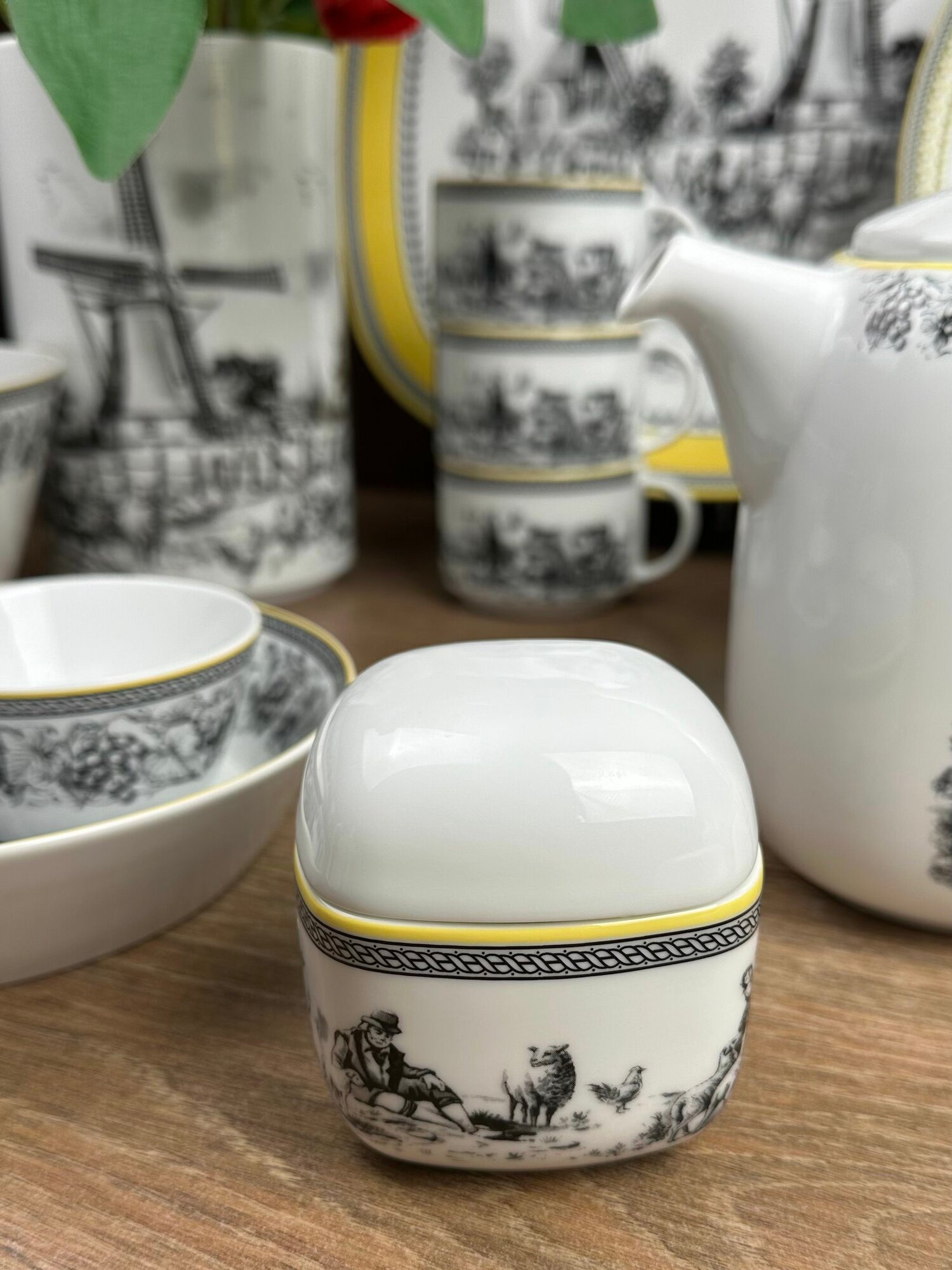 Соусник маленький фарфоровый с крышкой 170 мл Quattro Village Вилладж