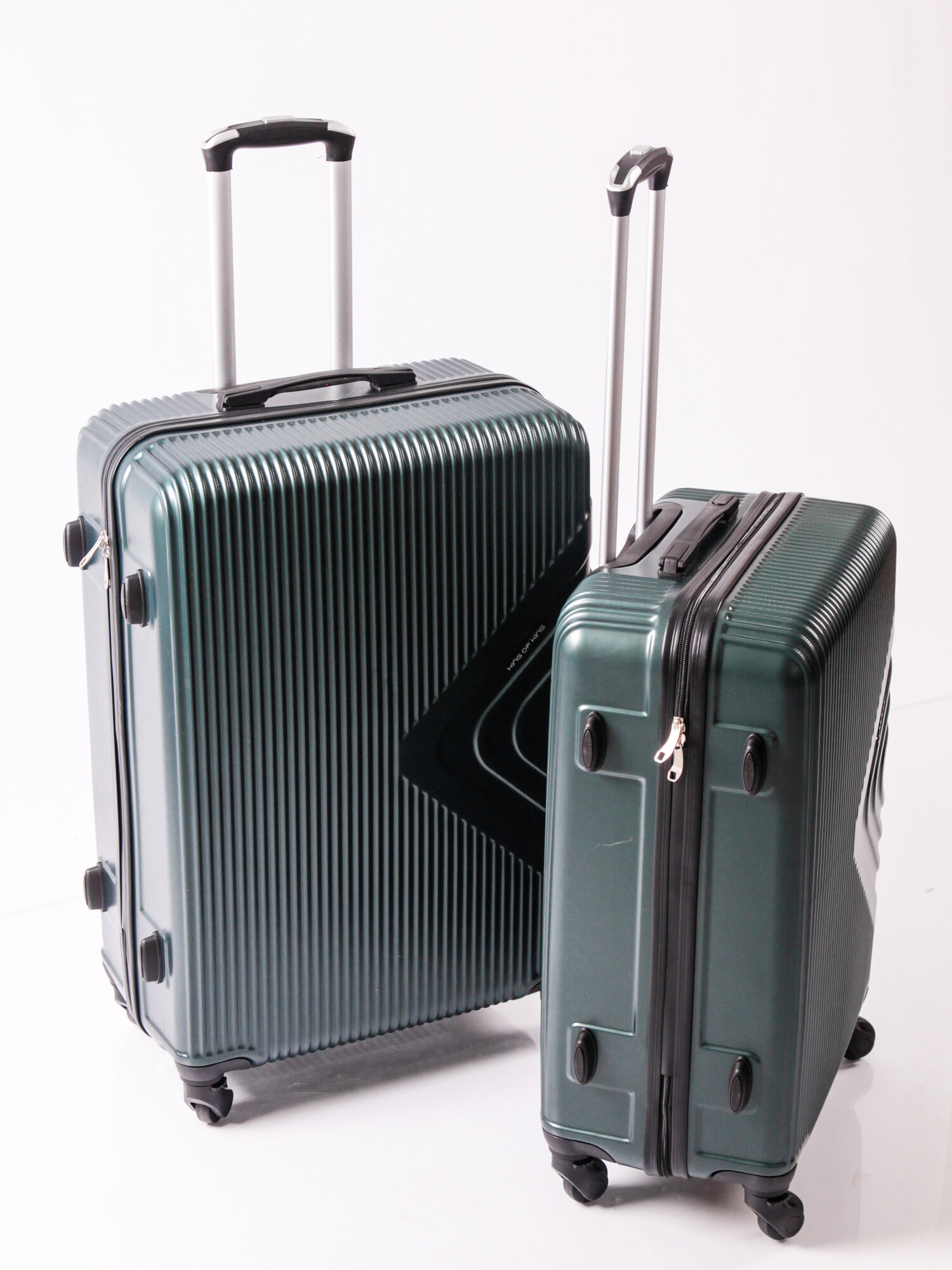 Комплект чемоданов 