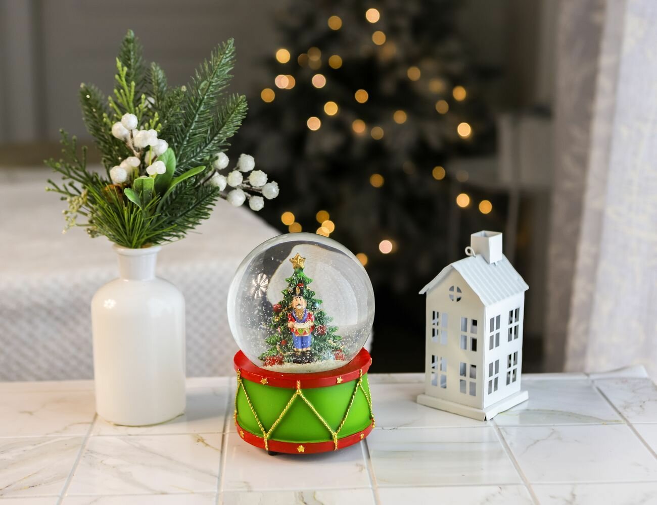 Музыкальный снежный шар рождественский щелкунчик, полистоун, стекло, 15 см, Sigro 50-1629