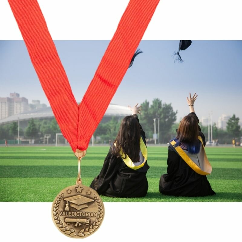 Празднование события с вручением выпускной медали