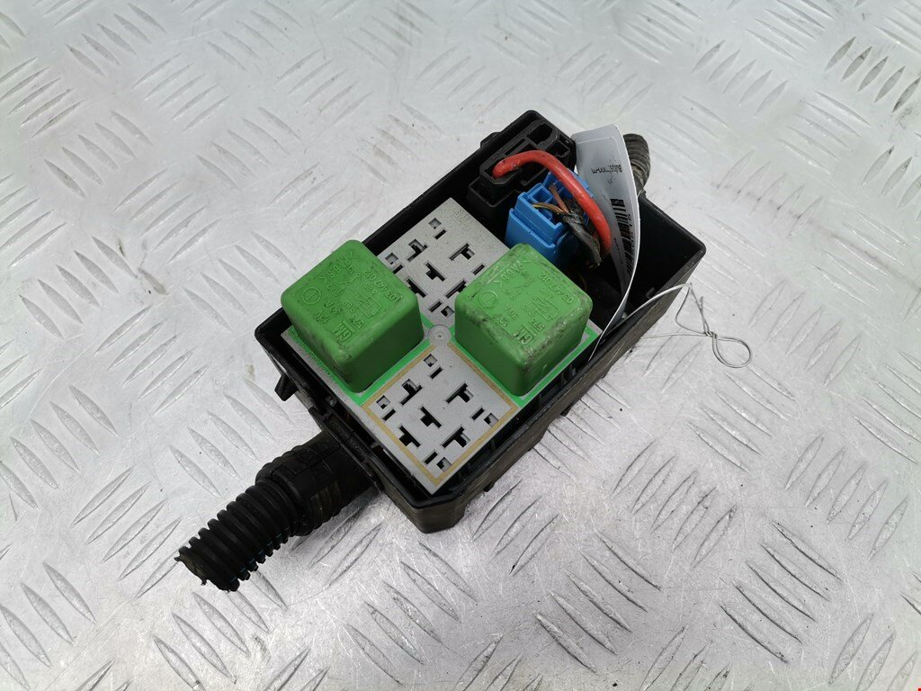 Блок реле Opel Tigra 2 13106985 арт. 2050515