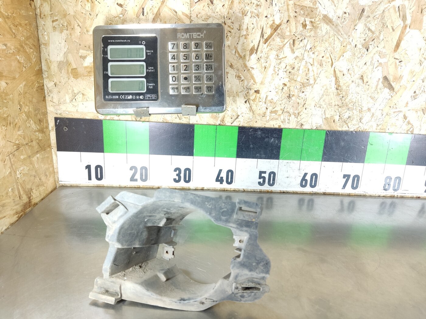 Рамка фары противотуманной RENAULT Logan 2005 2014 8200785081