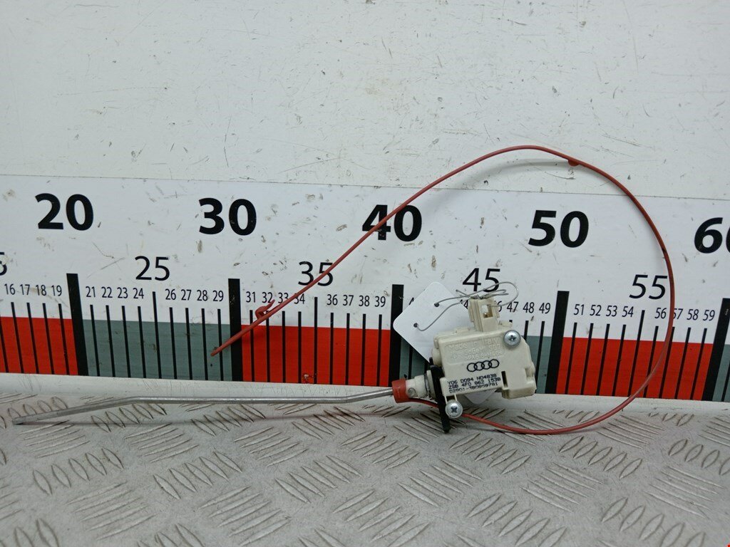 Сервопривод (электропривод моторчик привода) лючка бензобака Audi A6 C6 4F0862153B арт. 2165908