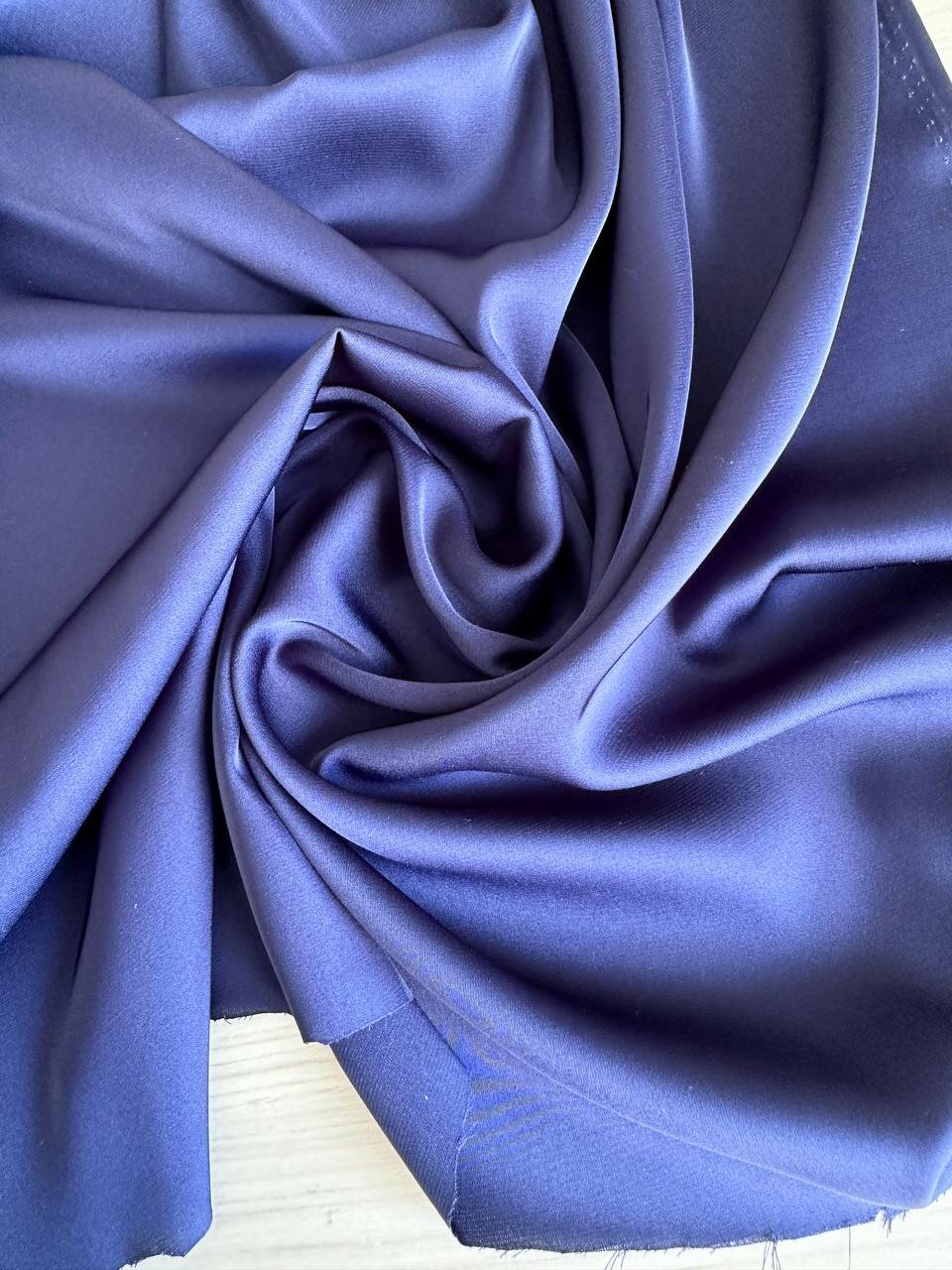 1 м. Атлас шелк Армани ткань шелк ткань для шитья. Цвет темно-синий. Ширина 150 см.