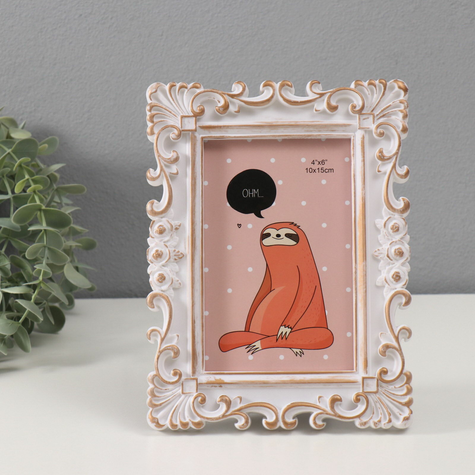 Фоторамка для фото 10x15 см "Розочки и завитки роза", пластик, белая с золотом, 20.5x15.5 см