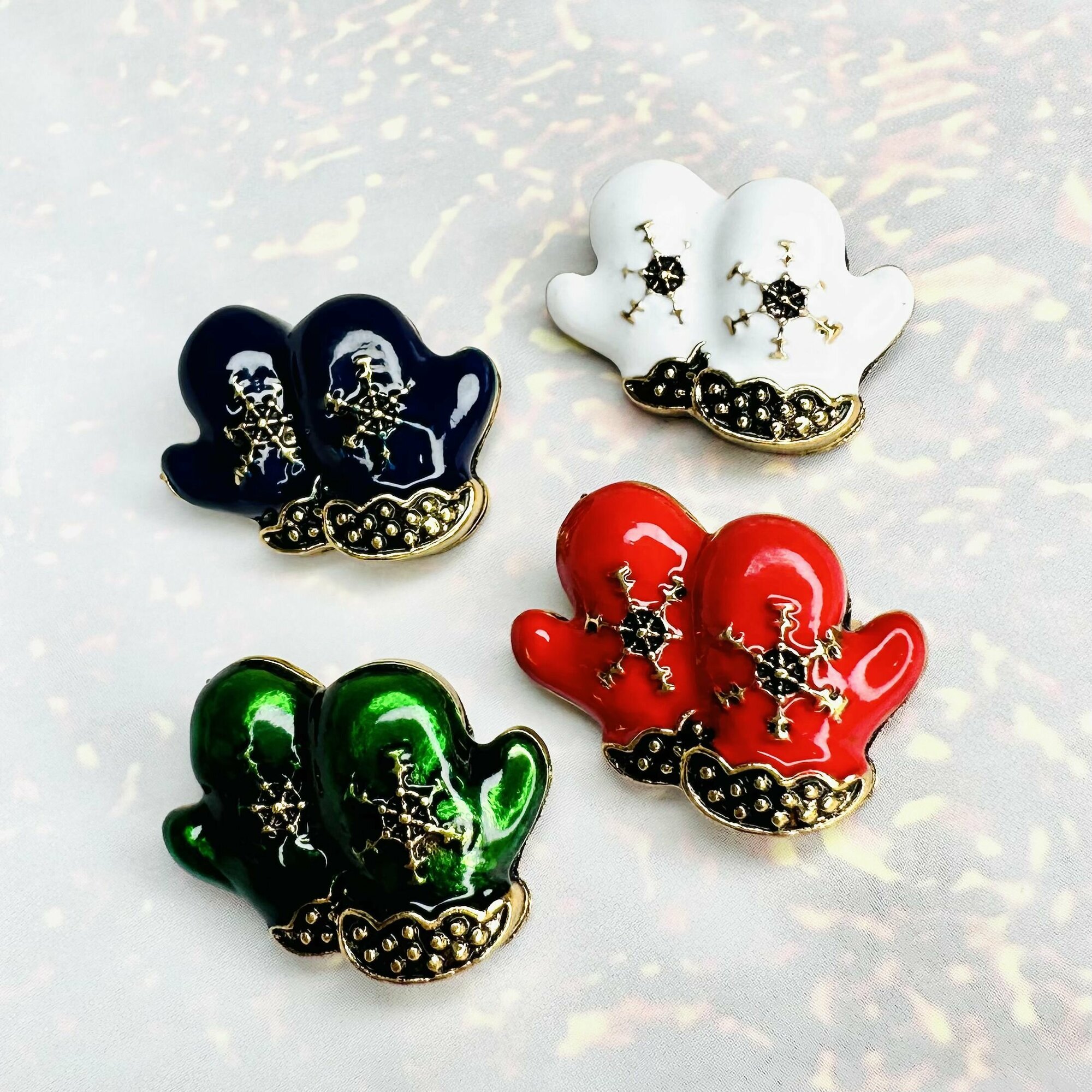 Комплект брошей