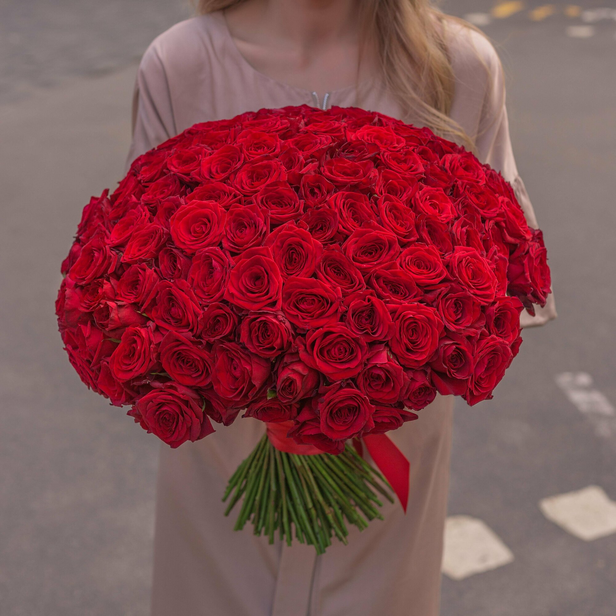 Букет Мегацвет24 "Красная Роза", 151 цветок, 50см, под ленту