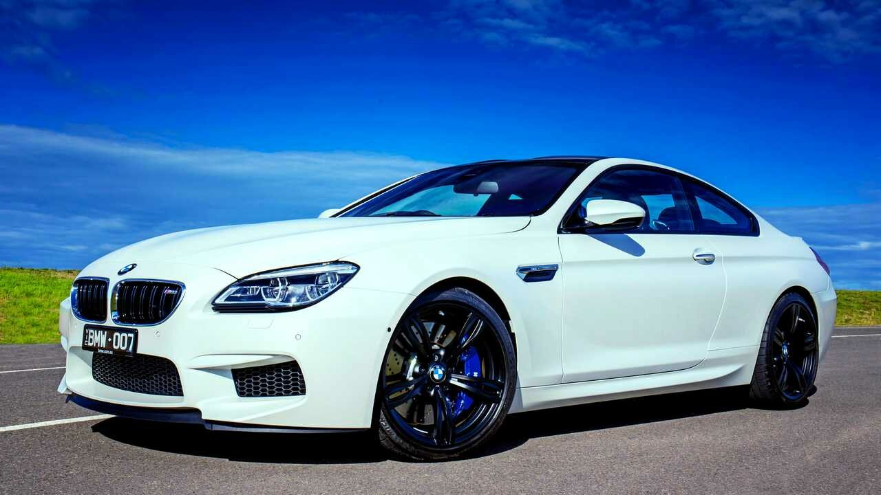 Картина на холсте 110x60 LinxOne "Бмв Bmw Тачки Cars Белый" интерьерная для дома / на стену / на кухню / с подрамником