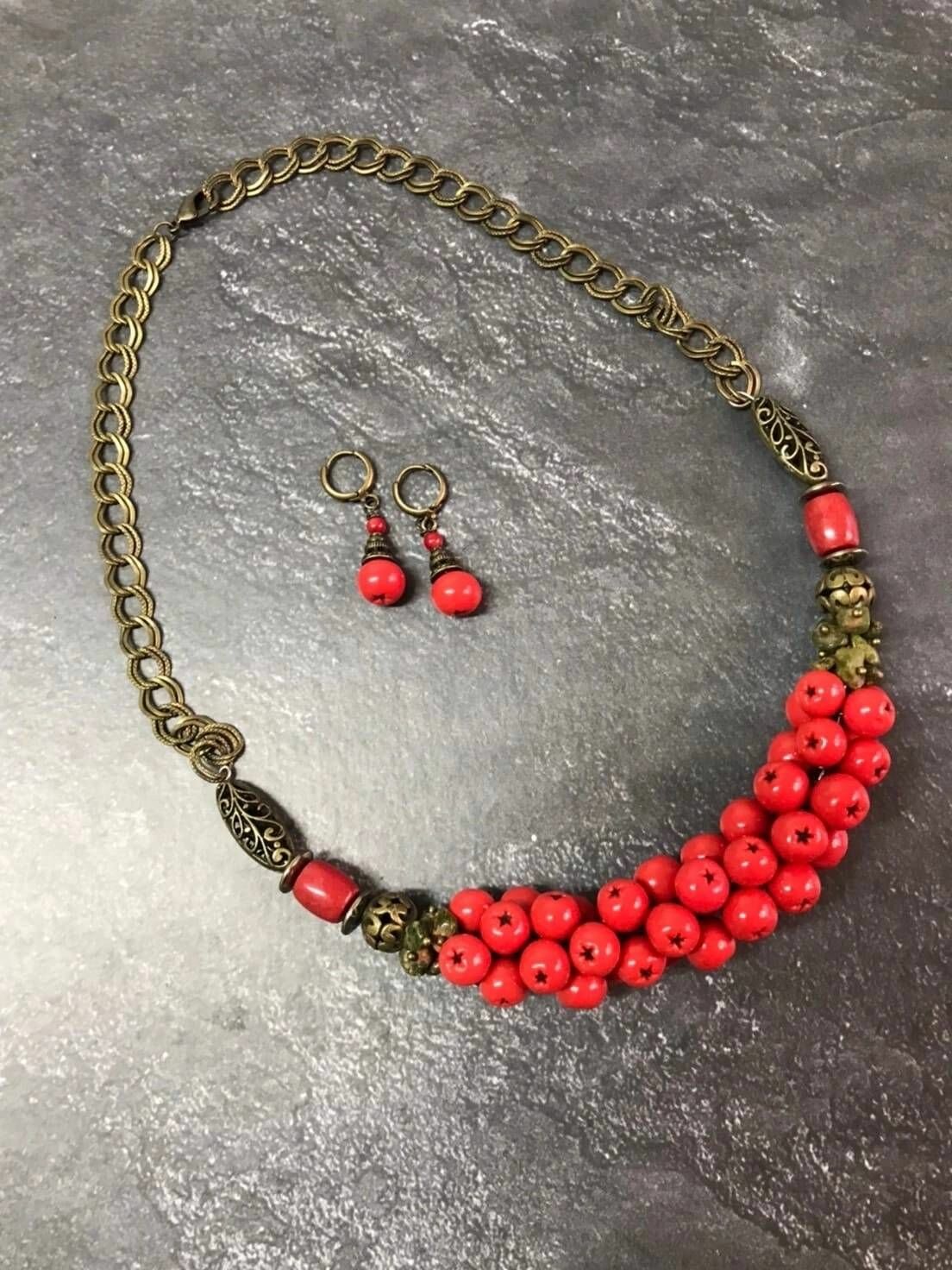 Комплект бижутерии: колье, коралл