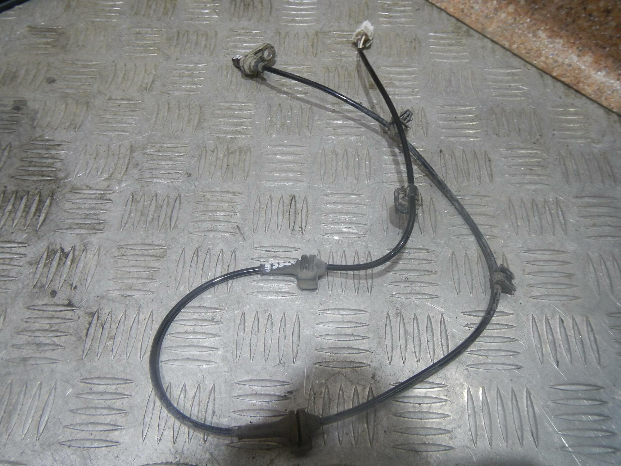 Б/У Датчик ABS задний, Suzuki (Сузуки)-SX4 (14-) SUZUKI SX4 (14-) Без повреждений. 333264 SUZUKI арт. ПPABЫЙ