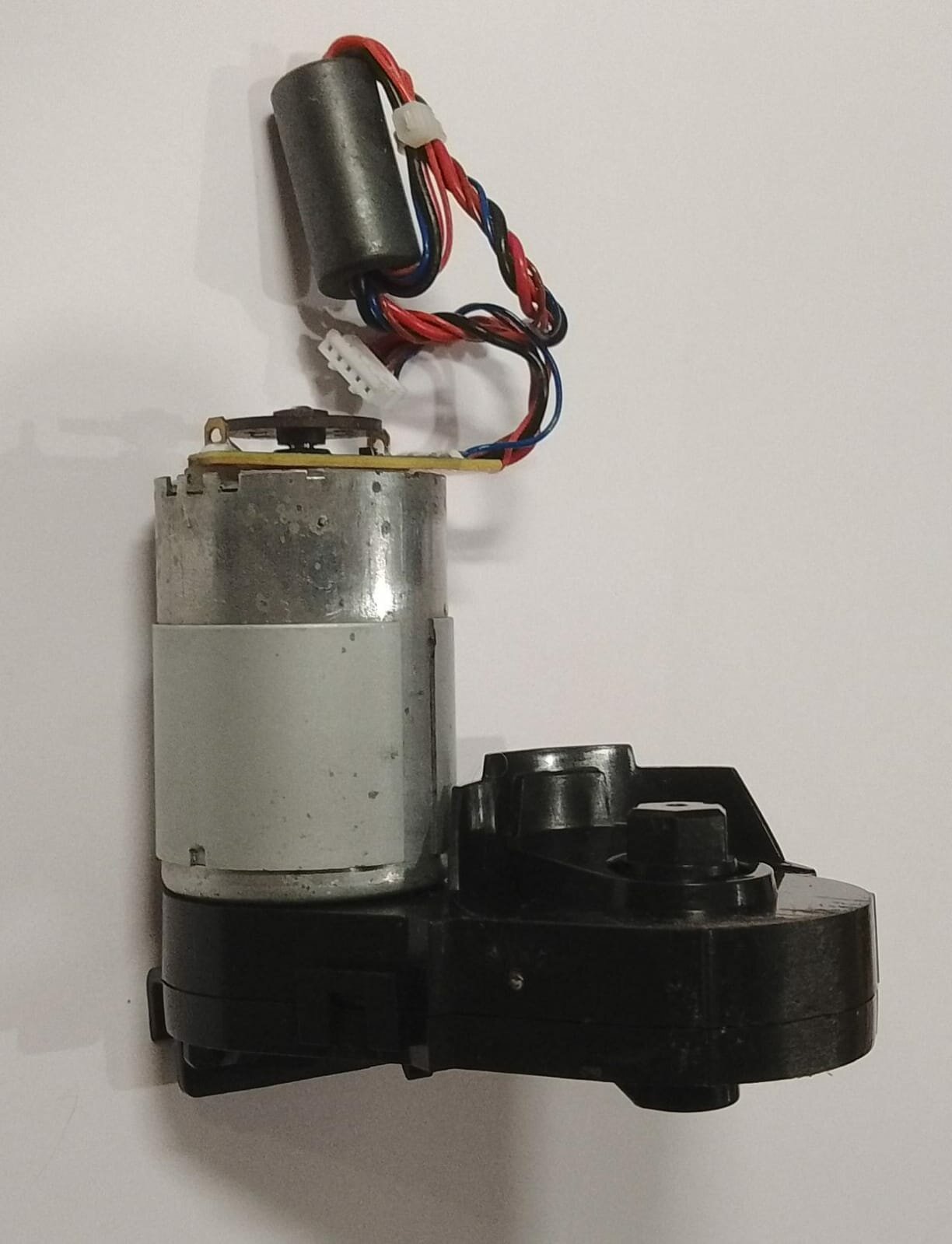 Двигатель (мотор) для центральной щетки робота пылесоса Neato robotics (905-0079)