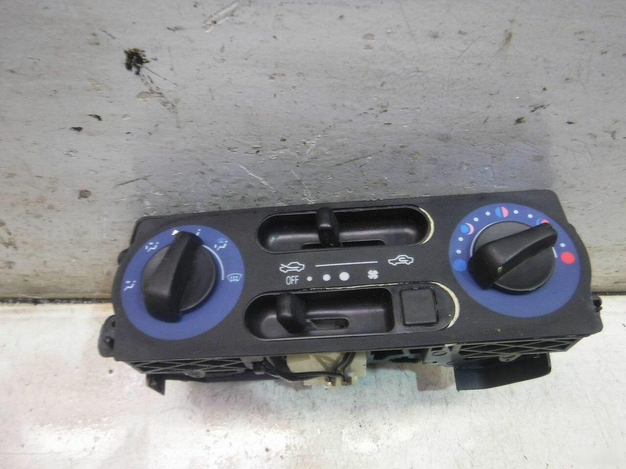 Блок управления отопителем FAW Jinn I (2005—2009) 8112010P1