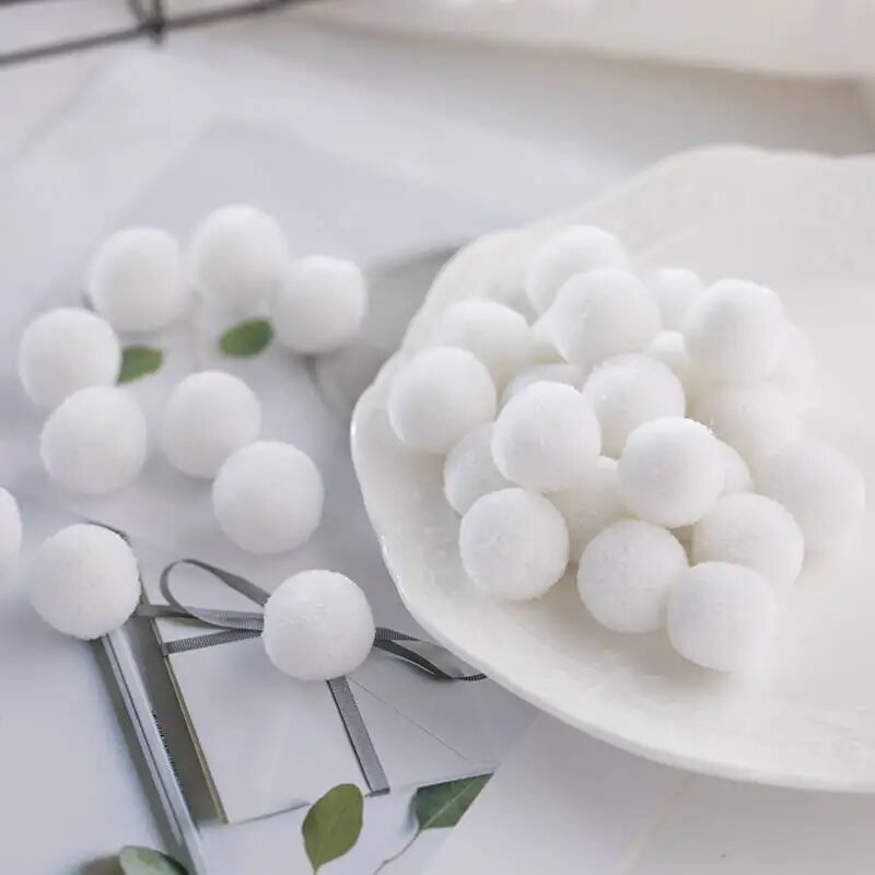 Многоразмерные помпоны isequins Белый, C01 White, 20mm 40pcs