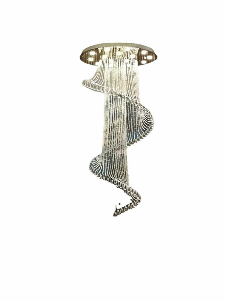 Двухуровневая вилла с хрустальным подвесным светильником