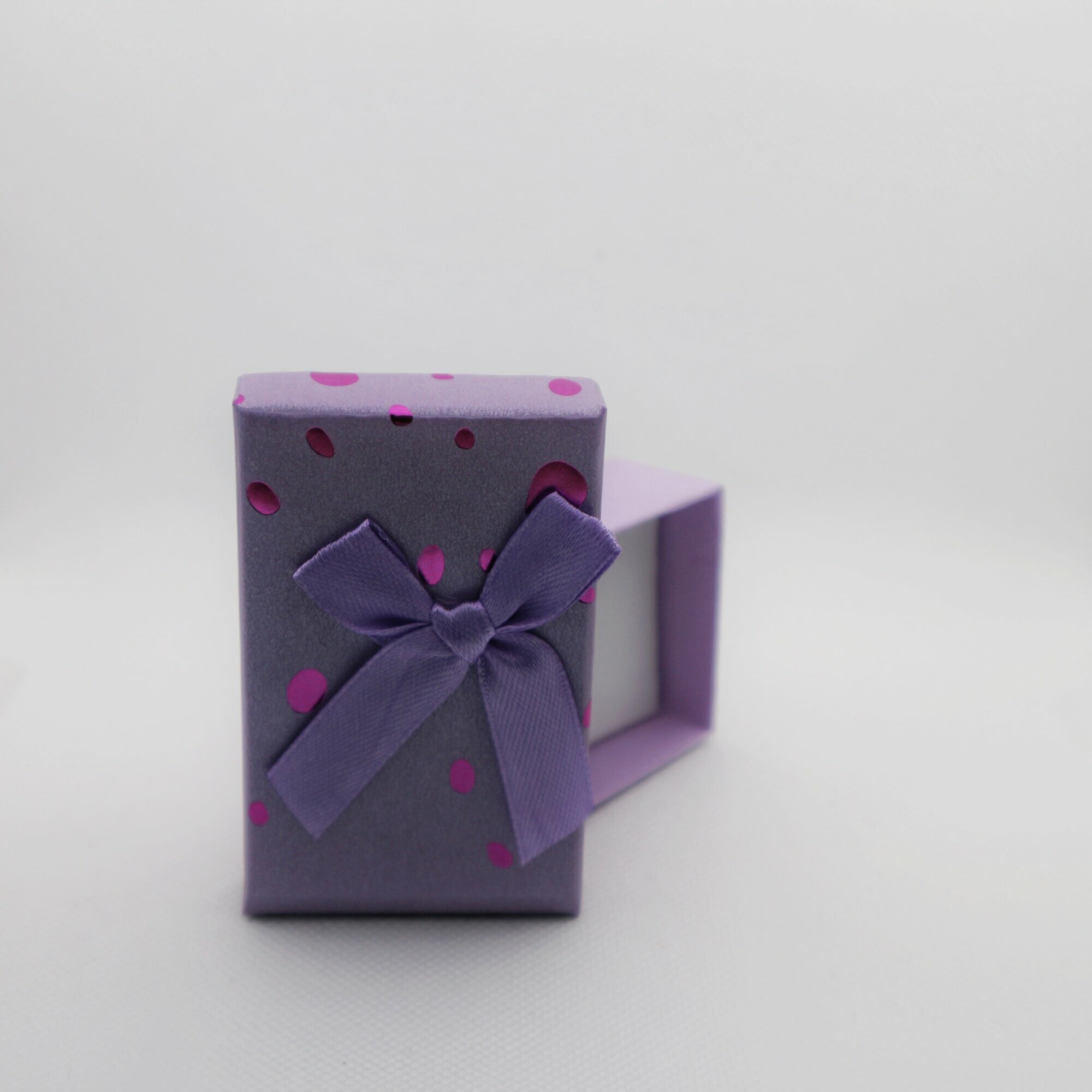 Подарочная коробка с бантиком / фиолетовый / 1 шт