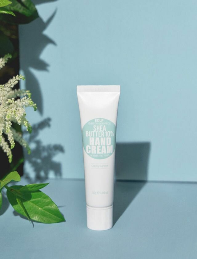 Derma Factory Увлажняющий крем для рук с маслом ши и ароматом цветочного сада / Уходовая косметика дерма фактори EDLP Shea Butter 10% Hand Cream Classy Garden, 30 г
