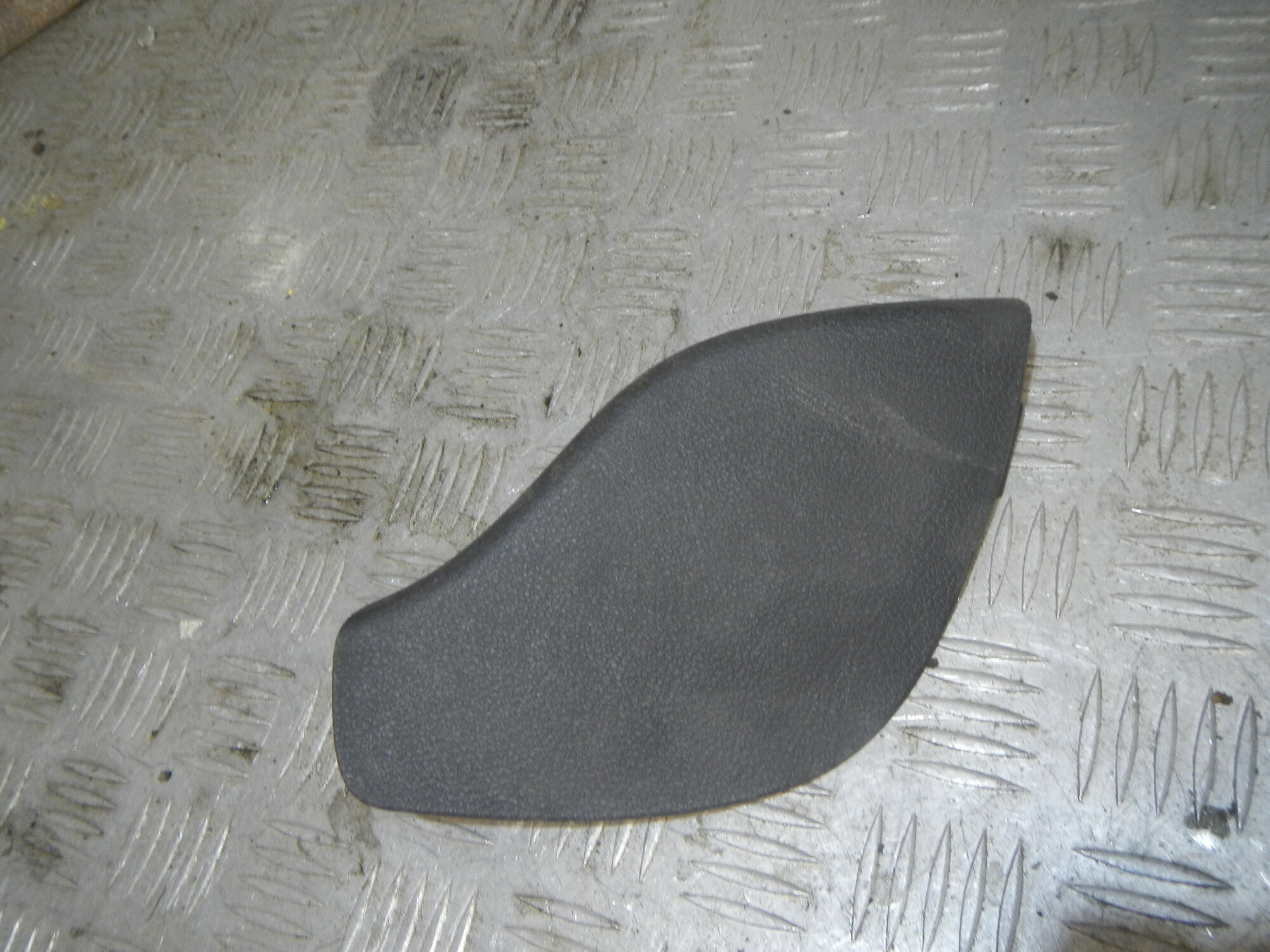 Б/У Накладка (кузов внутри), Ford (Форд)-FOCUS 3 (11-19) FORD FOCUS 3 (11-19) задняя правая Грязная. 503694 FORD арт. BM5...