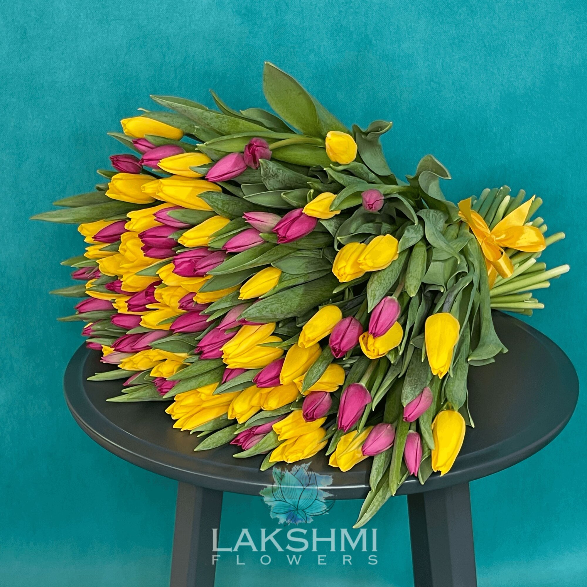 101 тюльпан микс / Букет из 101 желтого и фиолетового тюльпана под ленту