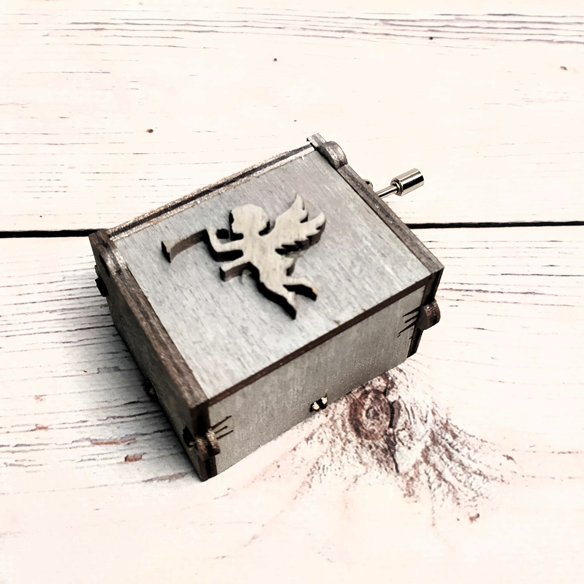 Музыкальная деревянная шкатулка-шарманка из фанеры Ангел серебро