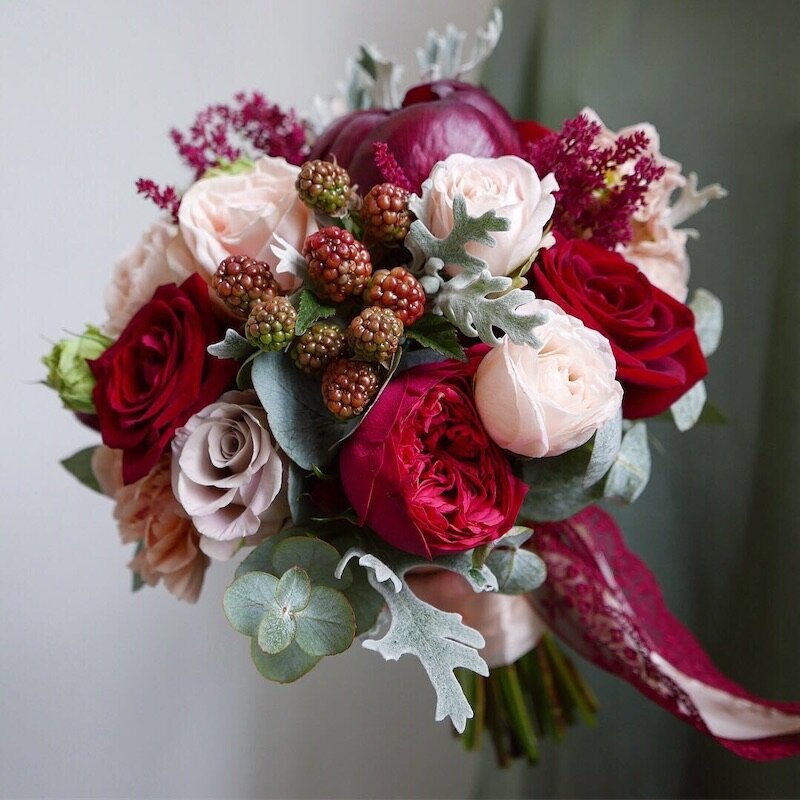 Букет невесты Наоми от студии цветов klumba.moscow, бутоньерка