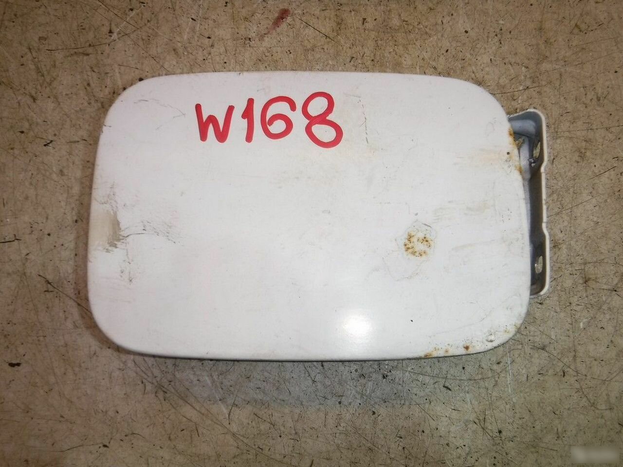 Лючок бензобака Mercedes-Benz A-класс W168 (1997—2001) 1687500106-1685840239