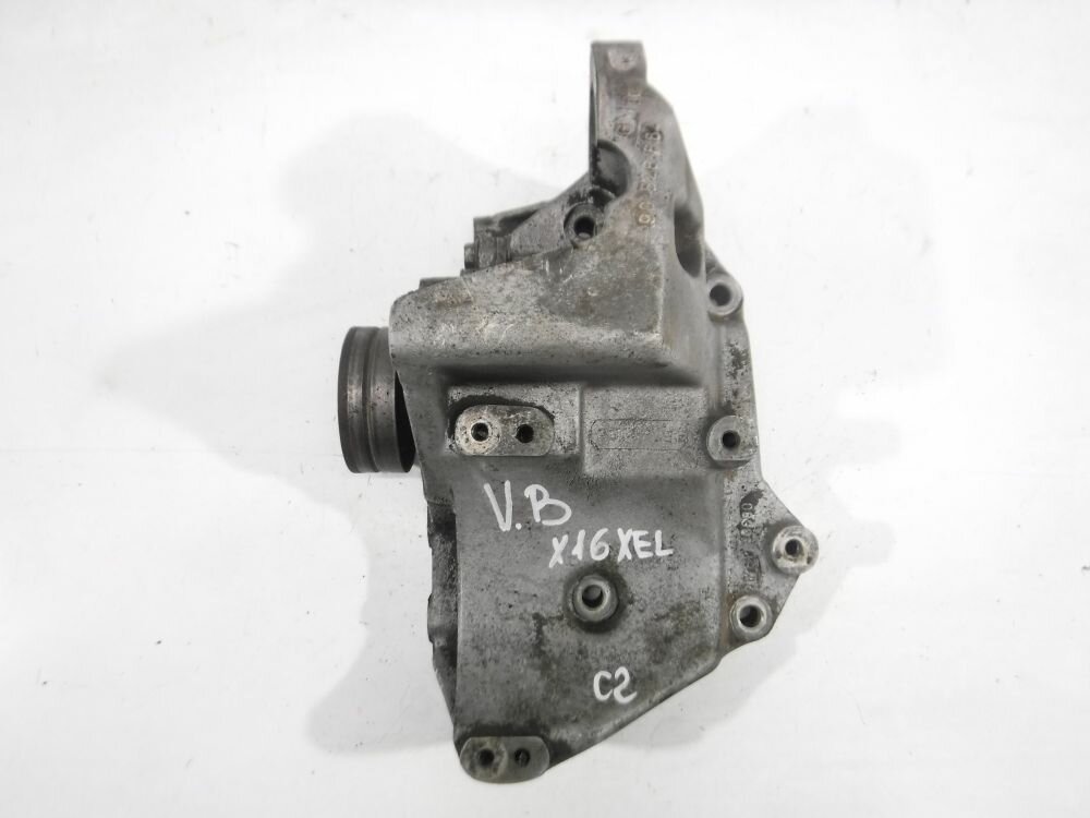 Кронштейн компрессора кондиционера Opel Vectra B 90528682