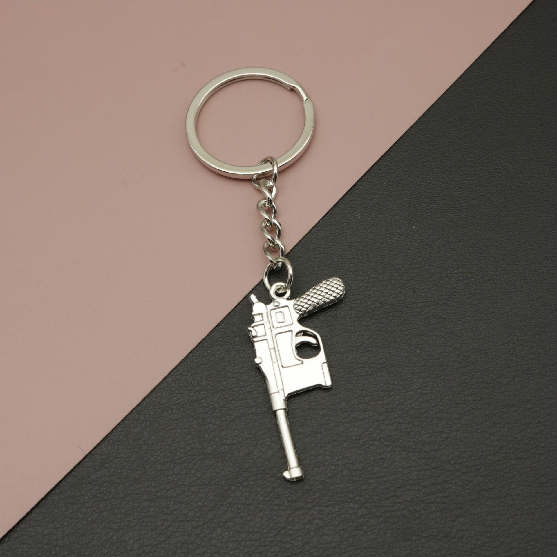 Брелок-подвеска "Взрывоопасный пистолет", серебристый
