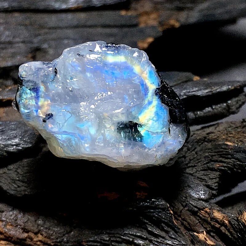 Натуральный лунный камень