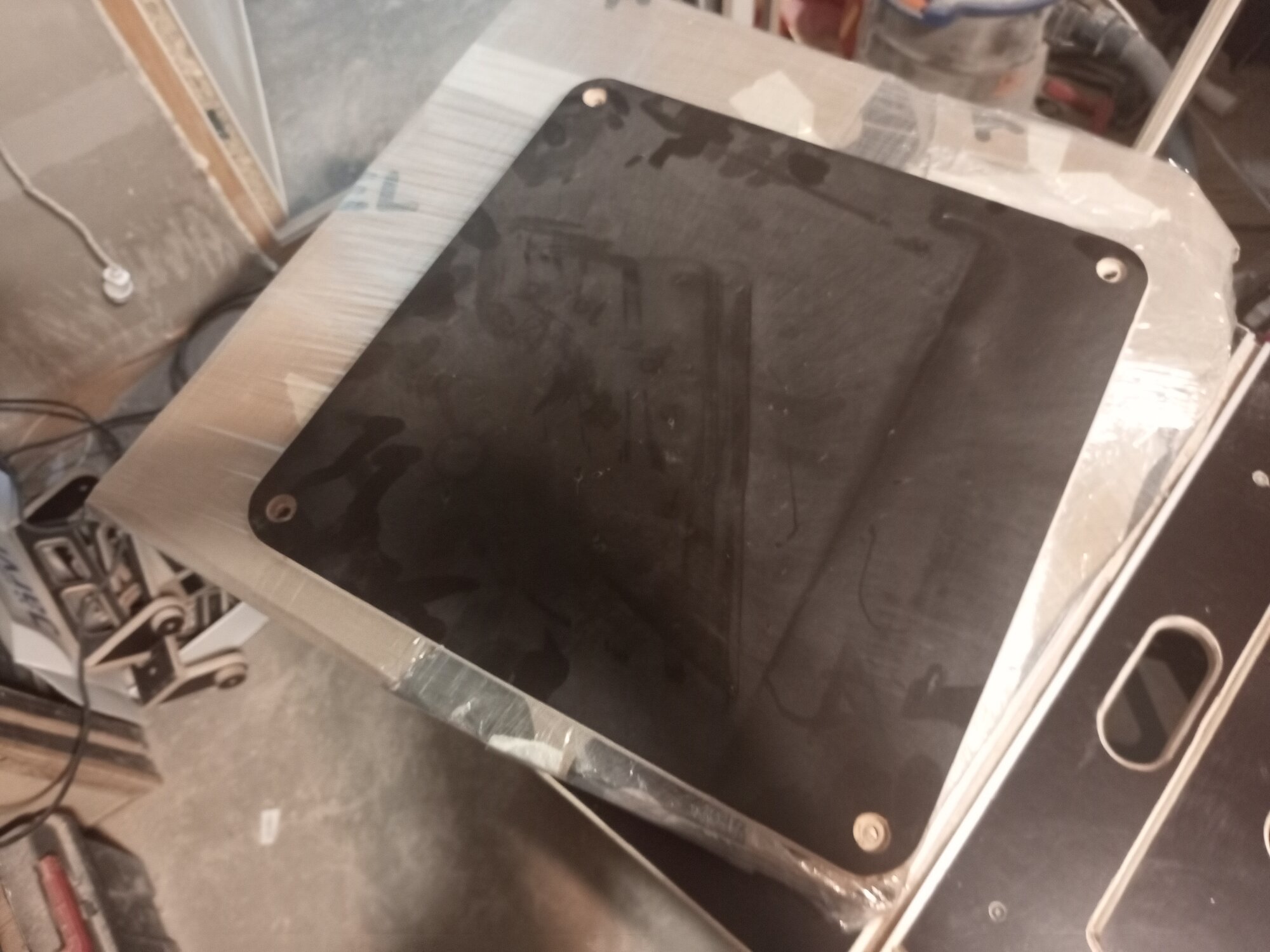 Крышка от большого Люка верстаков "Системы Сергеева" Изготовлена из 9мм водостойкой ламинированной фанеры.