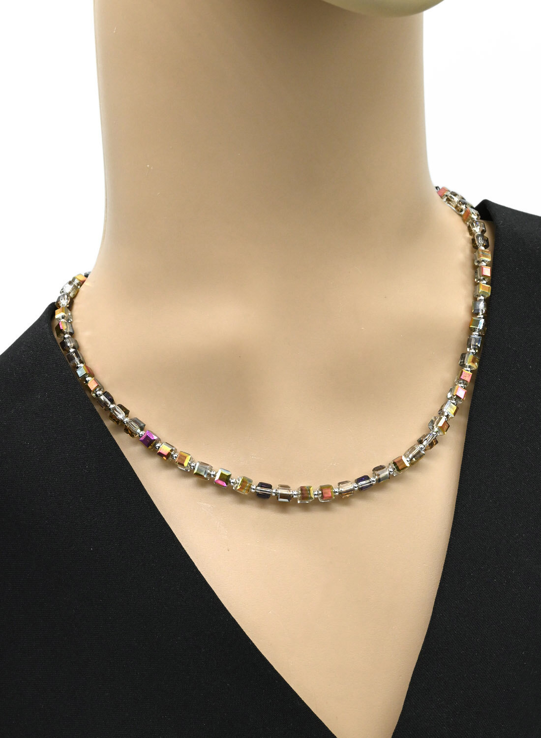 Бусы, циркон