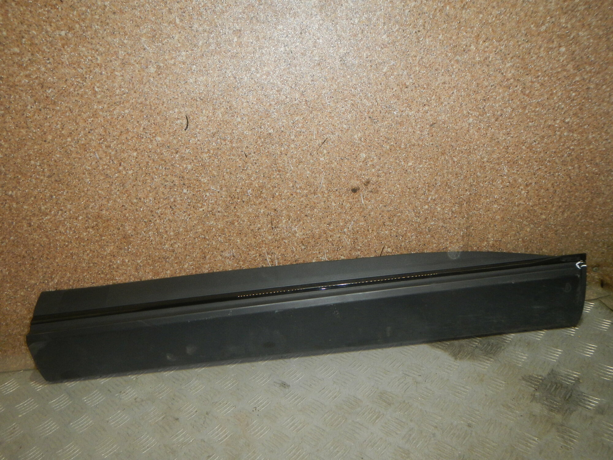 Б/У Молдинг двери передней правой, Haval (Хавейл)-F7 (19-) Haval F7 (19-24) Царапины, небольщая деформация, трещина, сло...