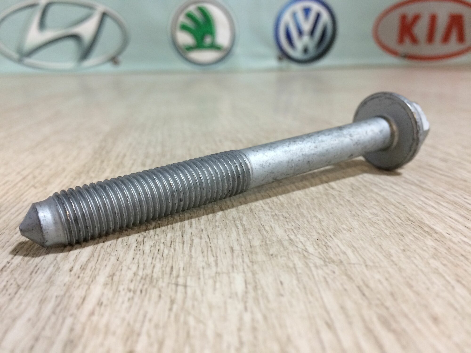 Болт сайлентблока переднего рычага М12*1,5*105 (122) Skoda Volkswagen Шкода Фольксваген