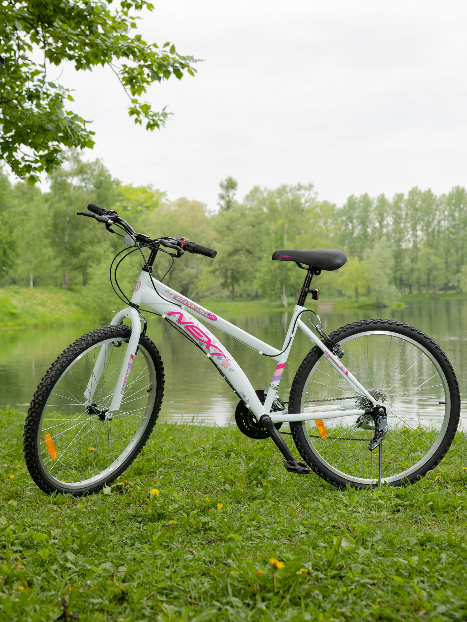 Велосипед NEXT BLESS Lady, горный, женская модель, 18 скоростей, рама 17", сталь, белый/розовый