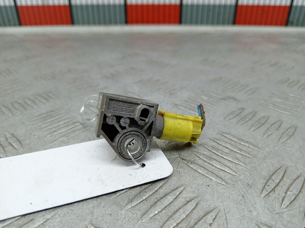 Датчик удара Mercedes C-Class (W204) A2048201985 арт. 2232456