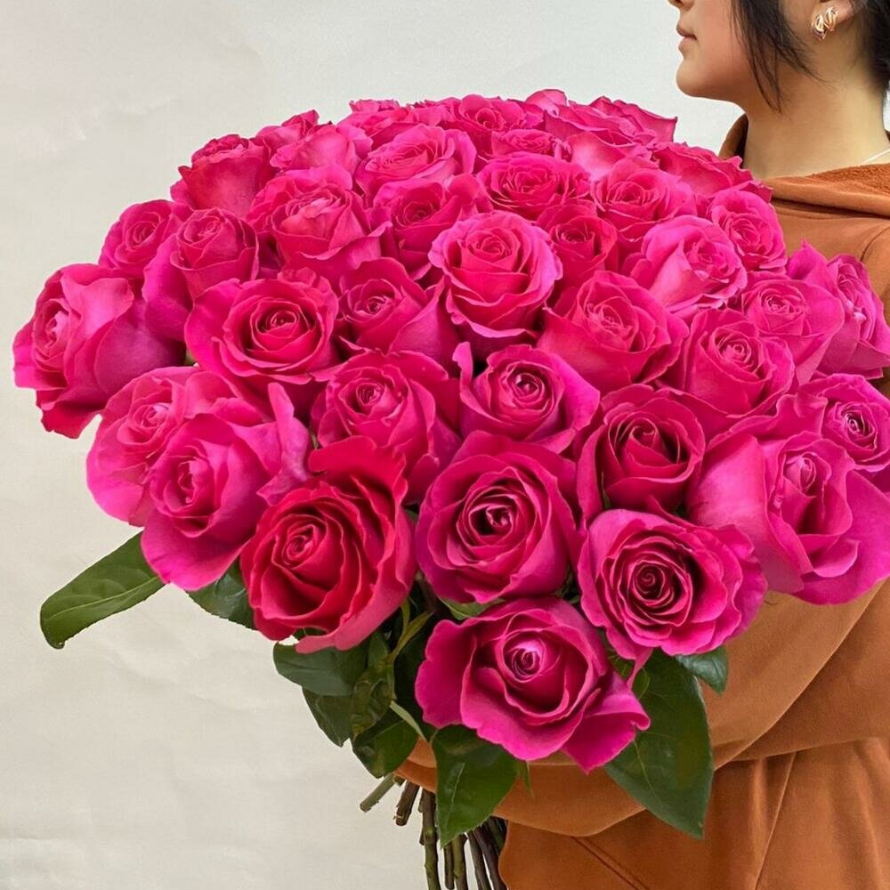 Букет Zaraflower "Пинк флойд", розы, малиновый цвет, 55 штук