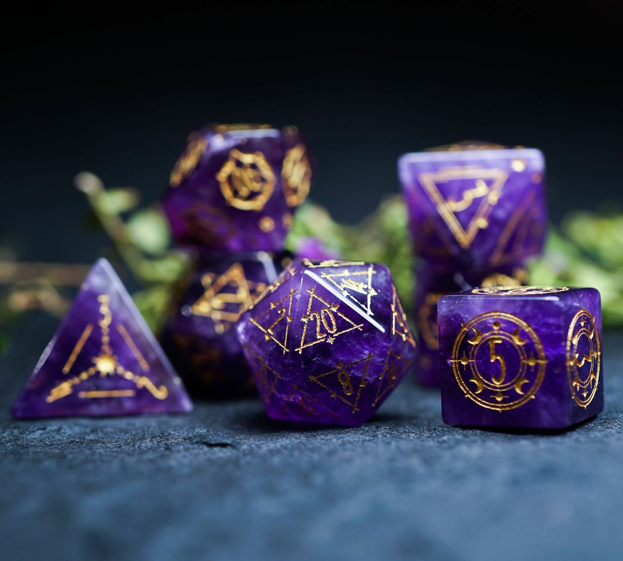 Baldur's Gate 3, звездное небо, DnD dice, кости из натуральных драгоценных камней, Подземелья и драконы игральные кости, Природный камень, 7 шт, аметист