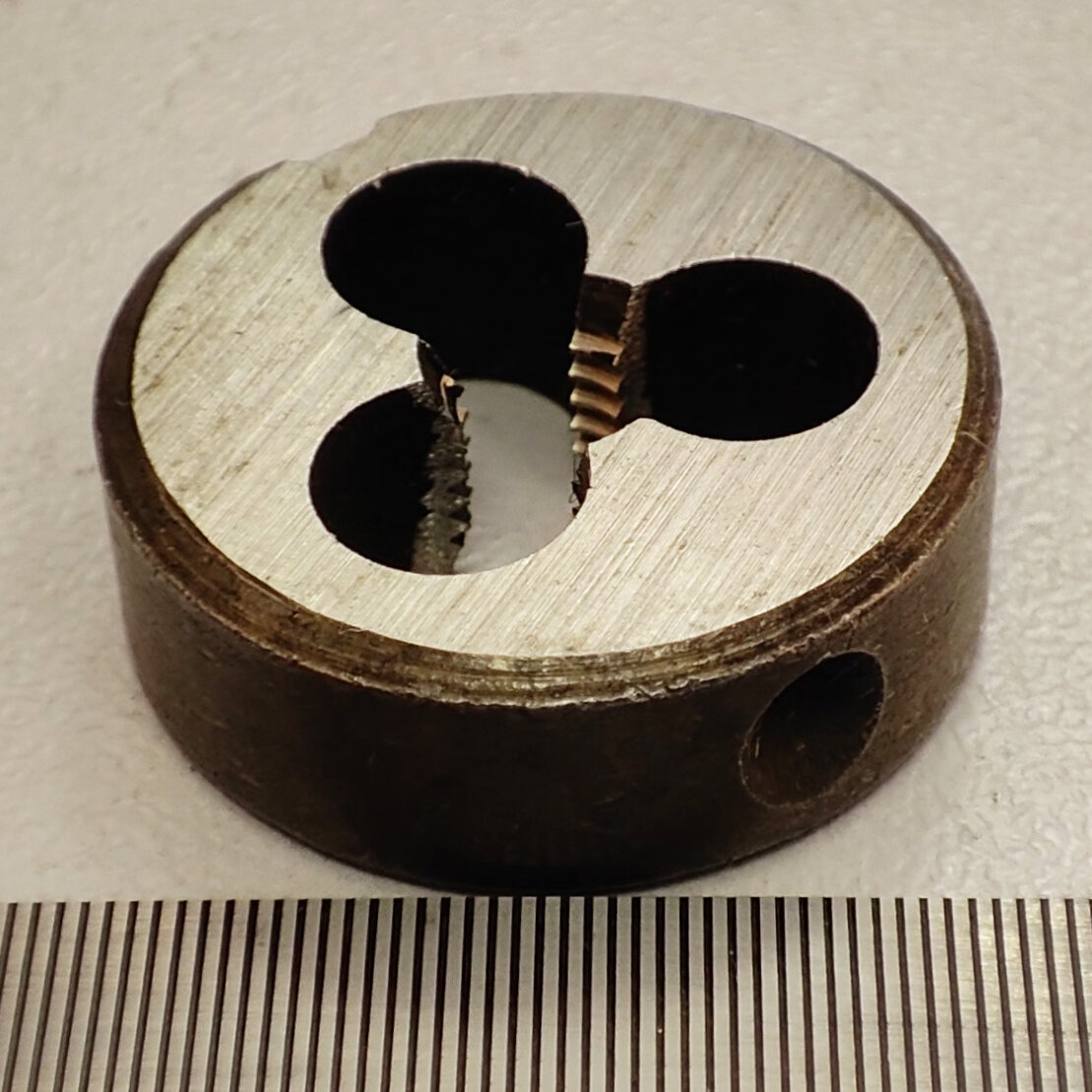 Плашка М5х0.8, 2 шт, по металлу, стали, пластику, дереву, Россия