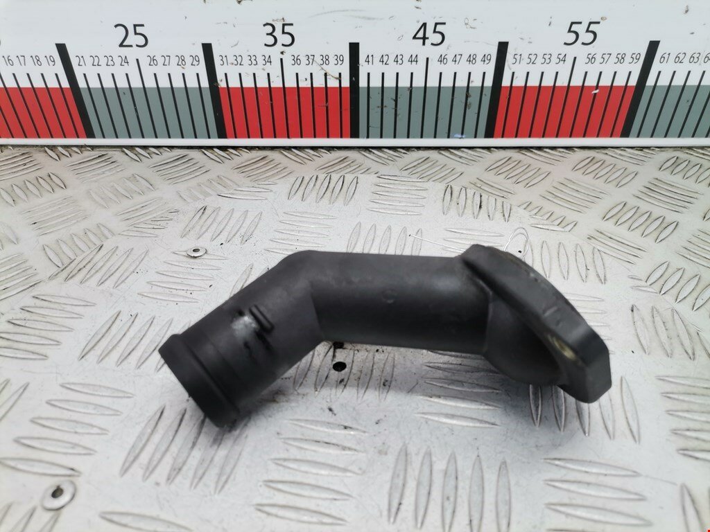 Корпус термостата Volkswagen Beetle 2 06A121121C арт. 2151763