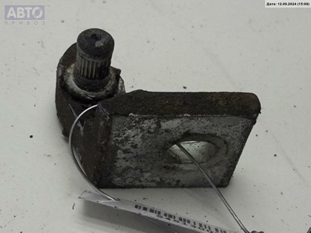 Петля двери передней правой Volkswagen Golf-3