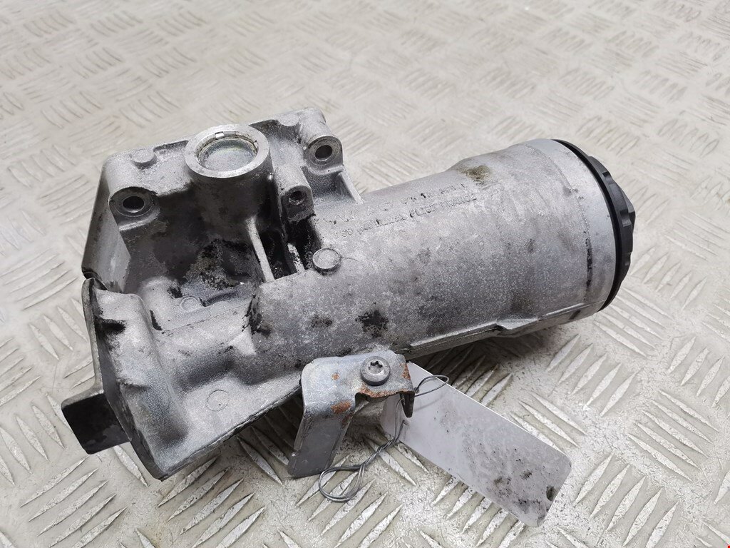 Корпус масляного фильтра Volkswagen Golf 5 045115389E арт. 2149464