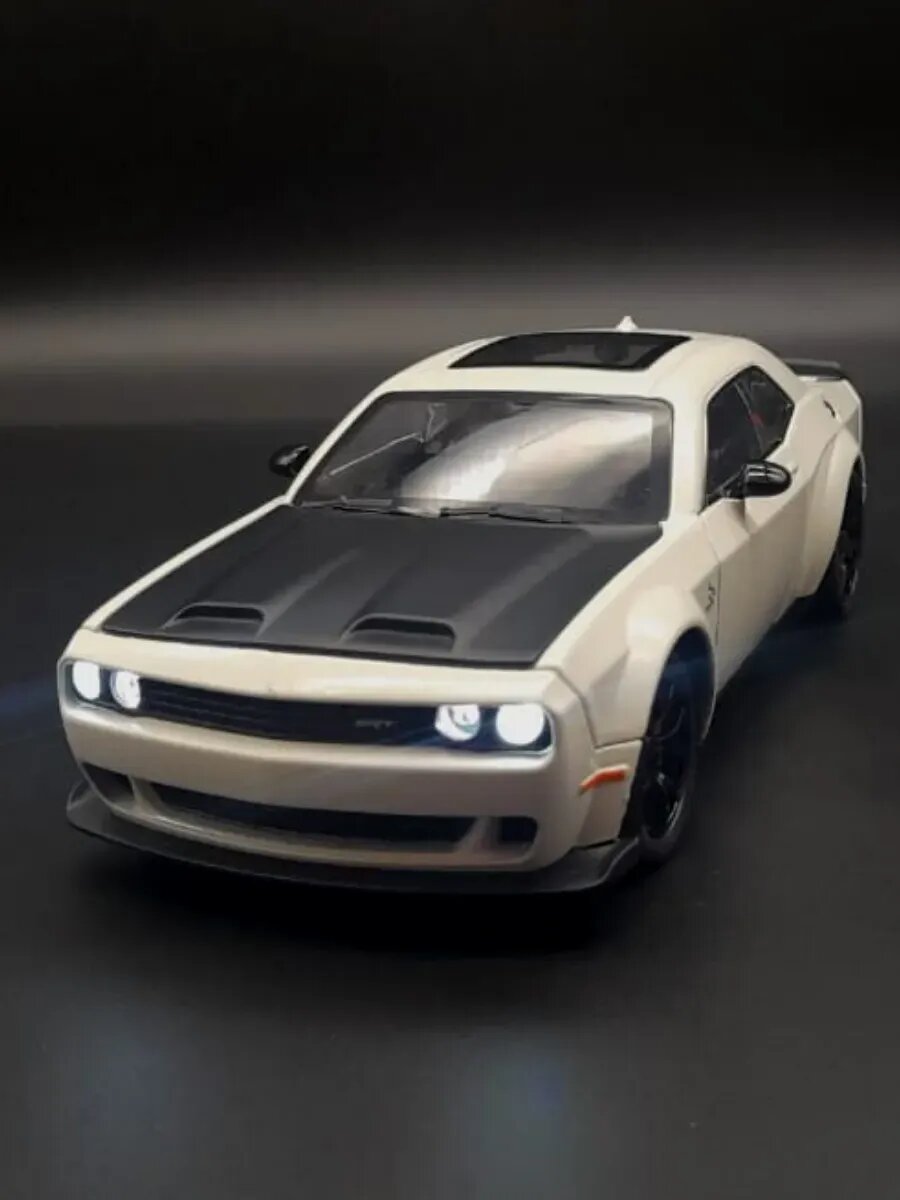 Машинка металлическая Dodge Challenger 1:24 Додж Челленджер
