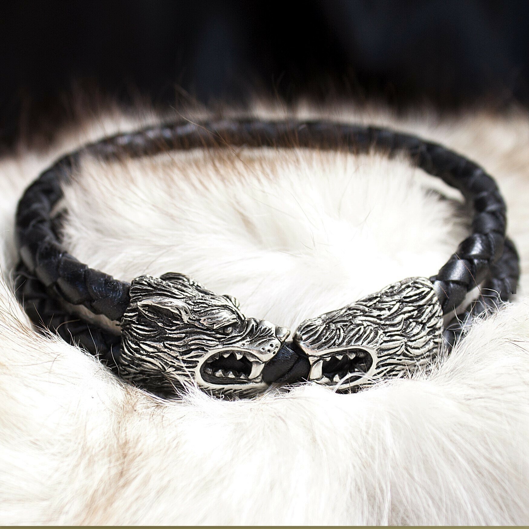 Плетеный браслет