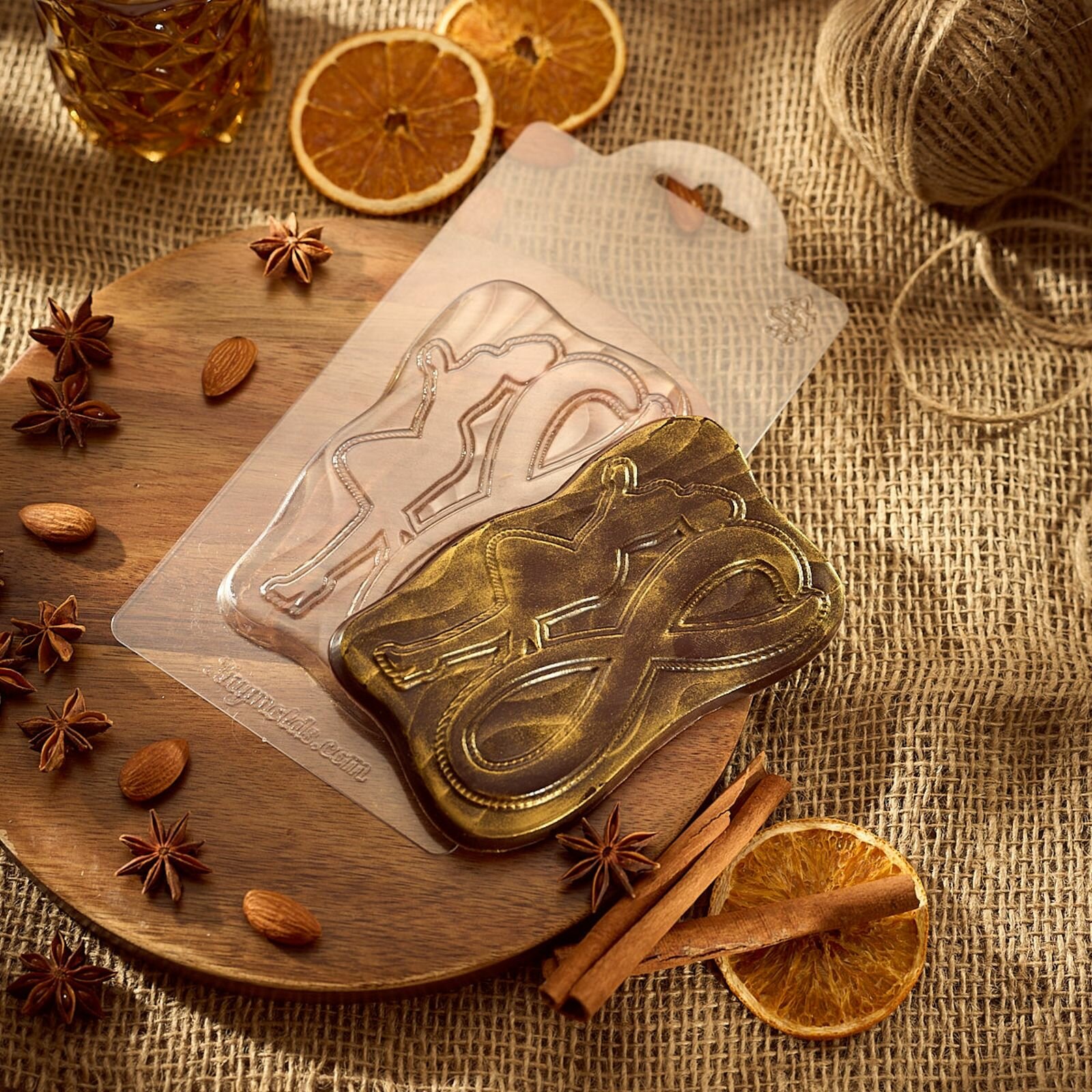 Восьмерка и силуэт для шоколада - формочка пластиковая для изготовления мыла, шоколада и гипсовых отливок