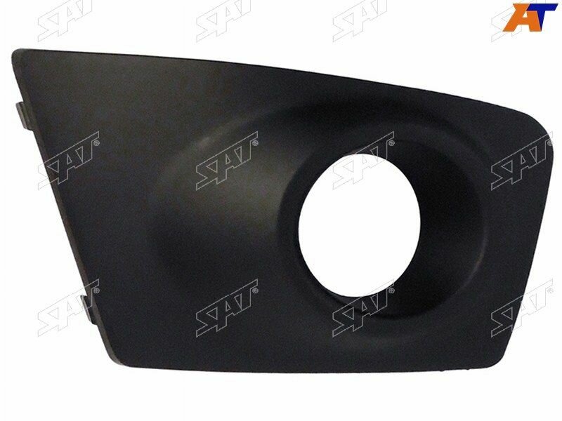 . SAT Оправа ПТФ для MITSUBISHI L200 13-16/TRITON 10-11 правая
