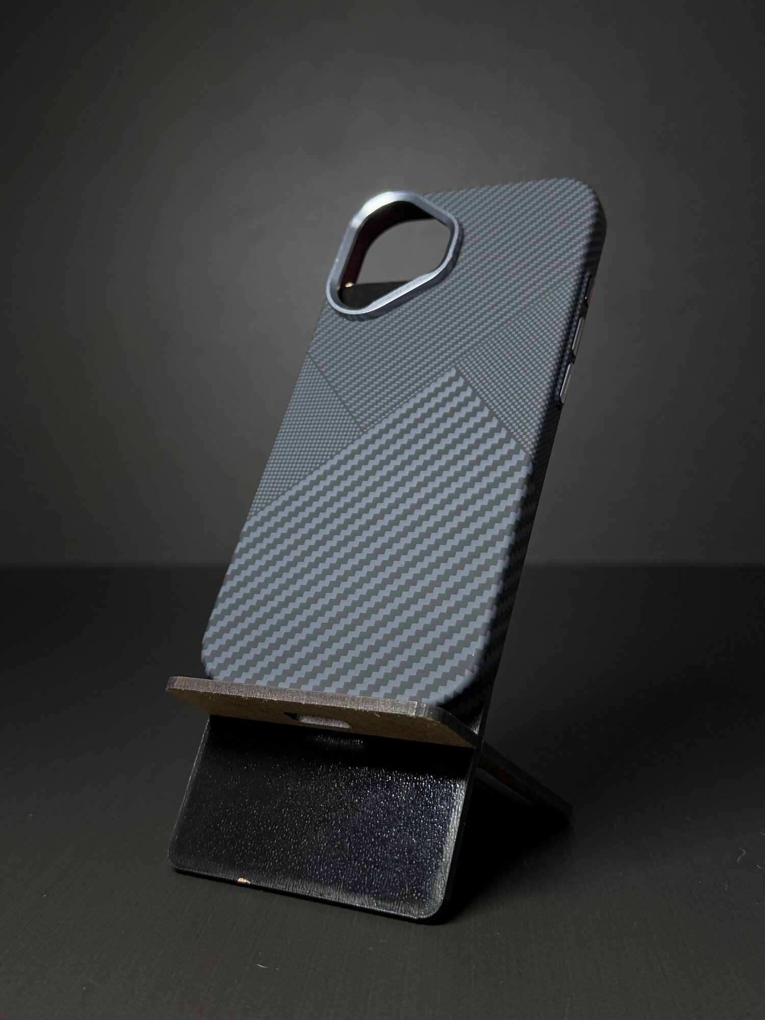 Чехол для Айфон 17 с МагСейф из Кевлара / чехол iPhone 17 с MagSafe Kevlar LUXO Life+, черный, с узором, карбоновый