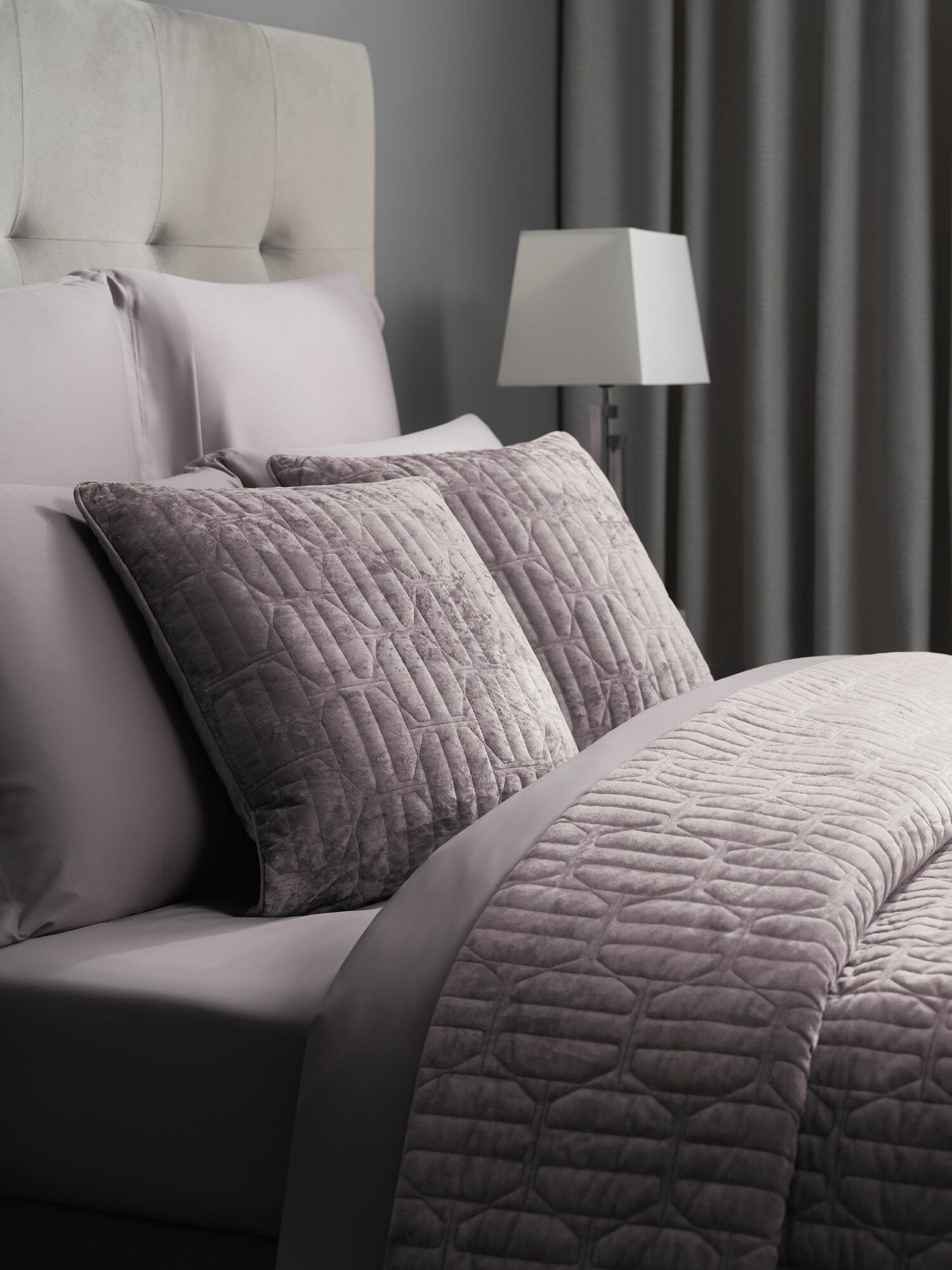 Togas Подушка декоративная "Арнас" бархат, 50x50, розовая