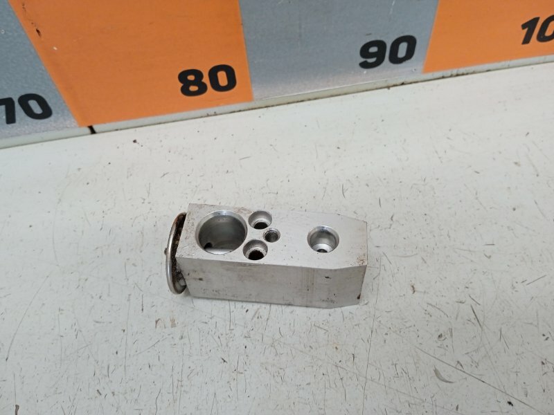 Б/У Джили МК Кросс Клапан кондиционера Geely MK Cross 2013 LG1 237268 GEELY арт. 1018002734